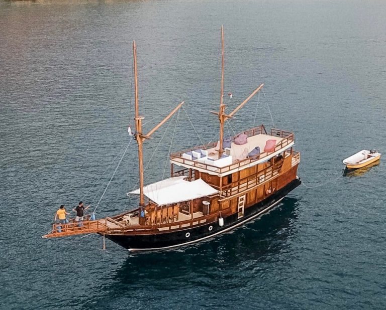 Sewa Kapal Labuan Bajo Abizar Phinisi Komodo Liveaboard, Ready to ...