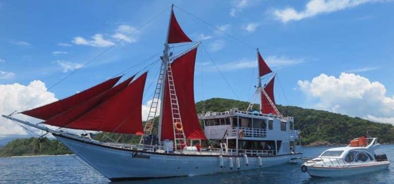 Sewa Kapal Thalassa Phinisi 1 Liveaboard Labuan Bajo, Luxury Boat for ...